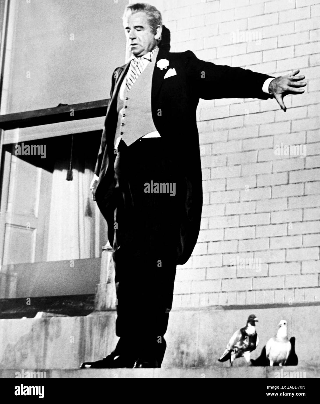 PLAZA SUITE, Walter Matthau, 1971 Stock Photo - Alamy