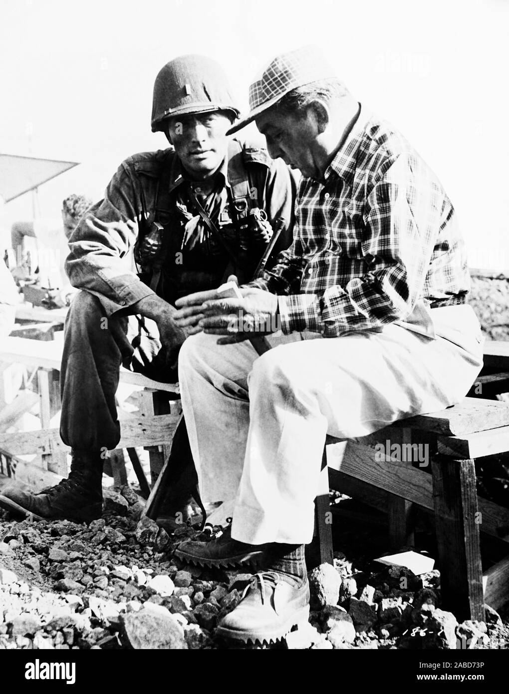 PORK CHOP HILL, from left: Gregory Peck, director Lewis Milestone on ...