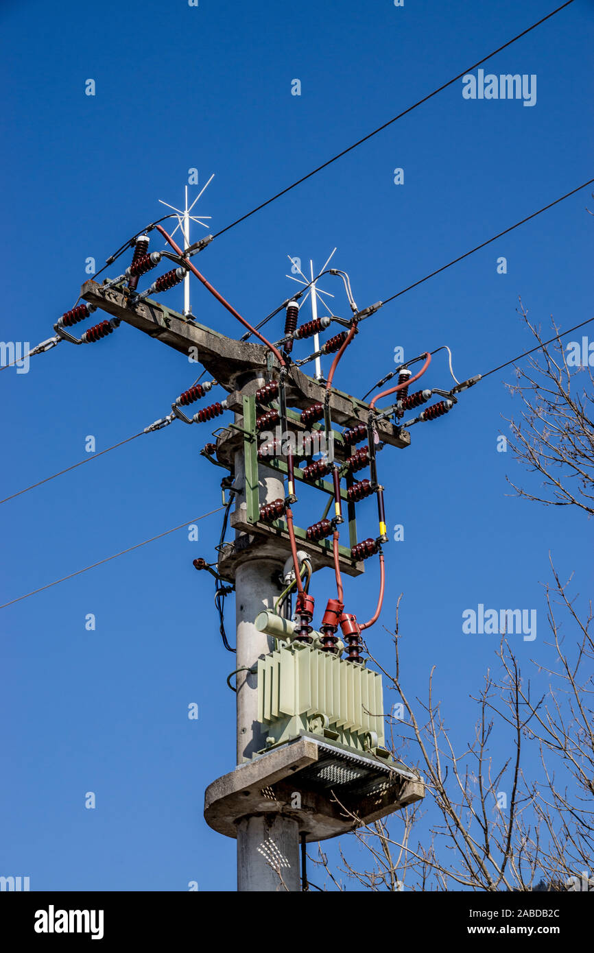 Stromleitung mit Trafo, aufgenommen in Bayern Stock Photo - Alamy