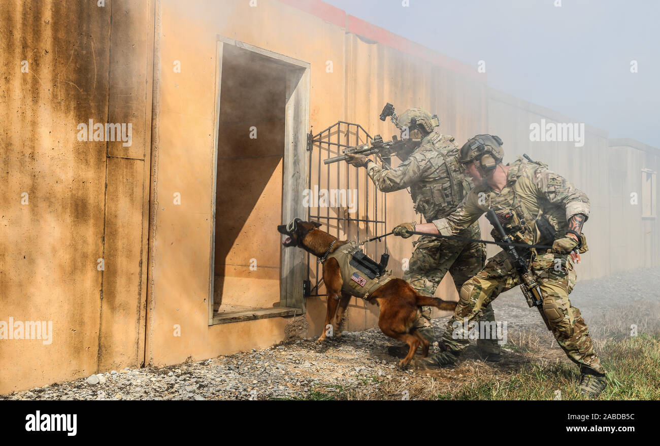Green Berets with 5th Special Forces Group (Airborne), Multipurpose ...