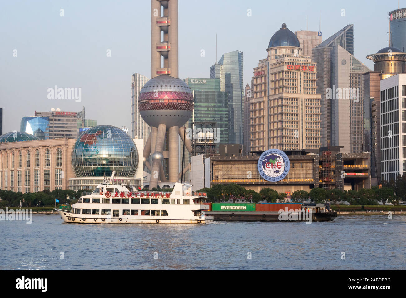 Landmarks in shanghai hi-res stock photography and images - Alamy