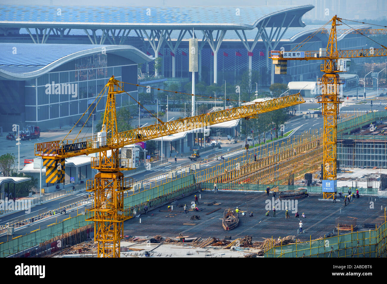 Constructors work to build Shenzhen World Exhibition & Convention ...