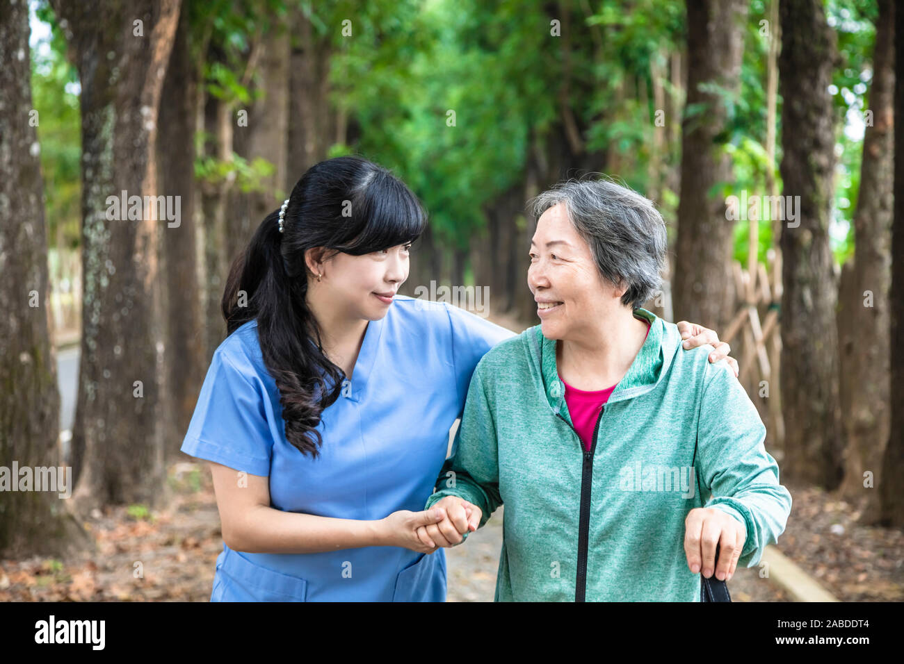 Doctor helping patient walk hi-res stock photography and images - Alamy