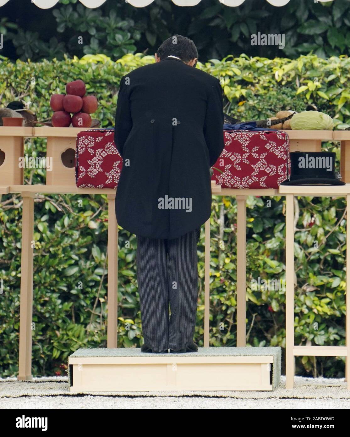 Kyoto, Japan. 27th November, 2019. Japanese Emperor Naruhito offers ...