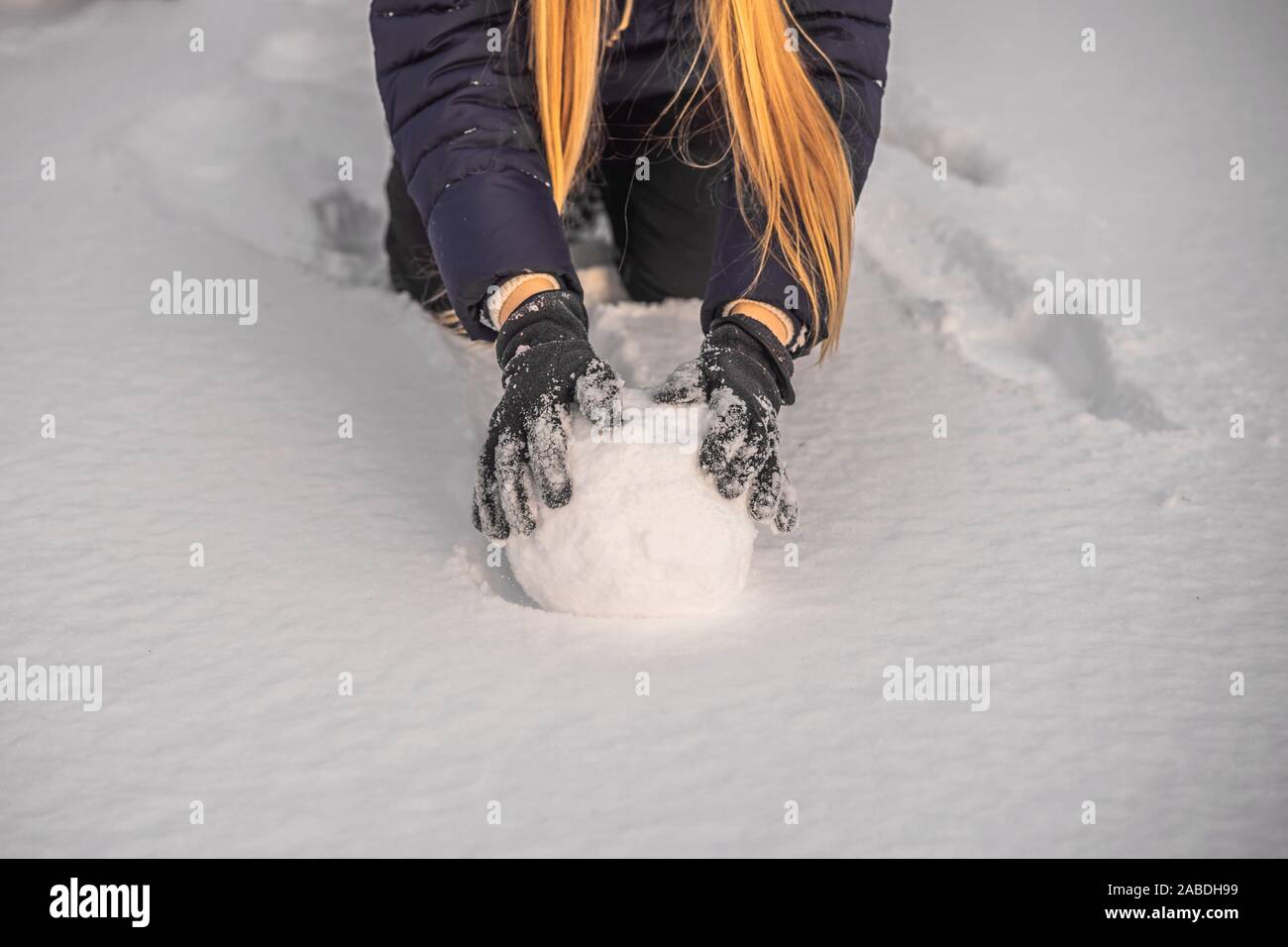 Snowball rolling hi-res stock photography and images - Alamy