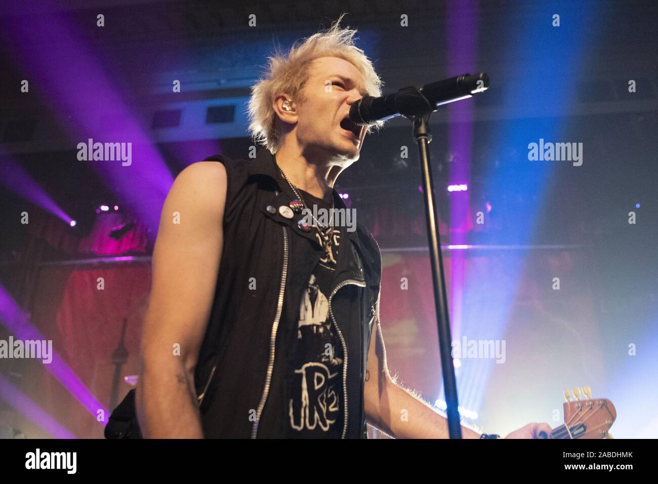 November 27, 2019, Calgary, Alberta, Canada: Singer Deryck Whibley of ...