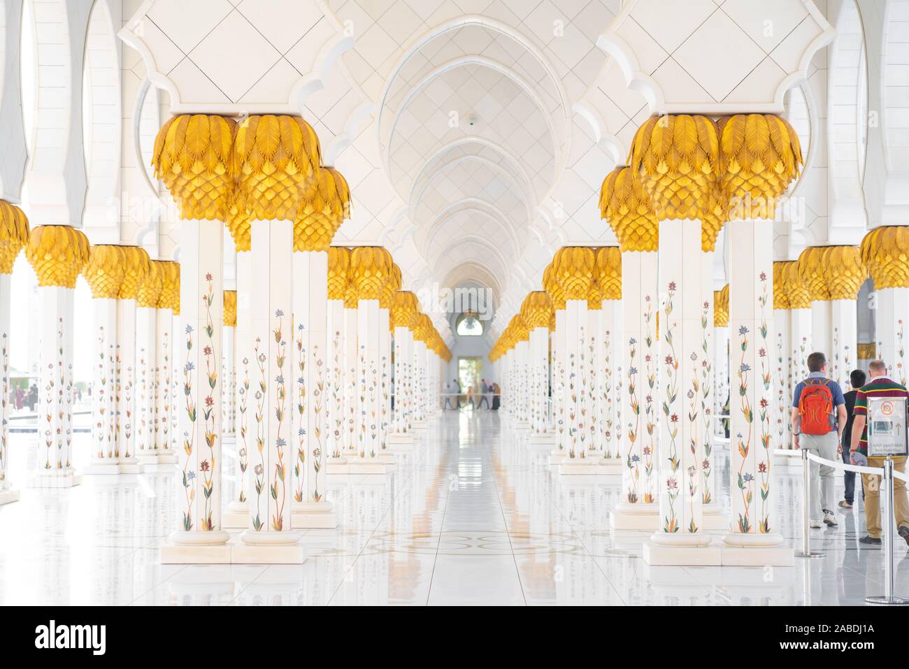 Detail of the beautiful archways at the Sheikh Zayed Grand Mosque in ...