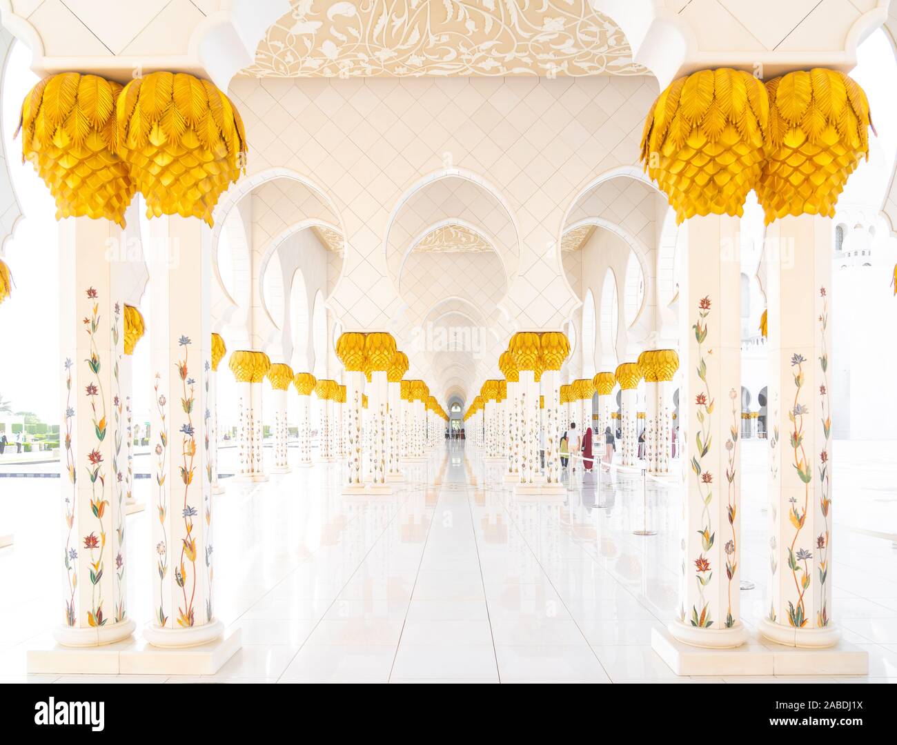 Detail of the beautiful archways at the Sheikh Zayed Grand Mosque in ...