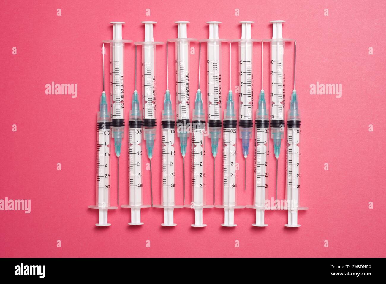 Arrangement Of Syringes High Resolution Stock Photography and Images ...