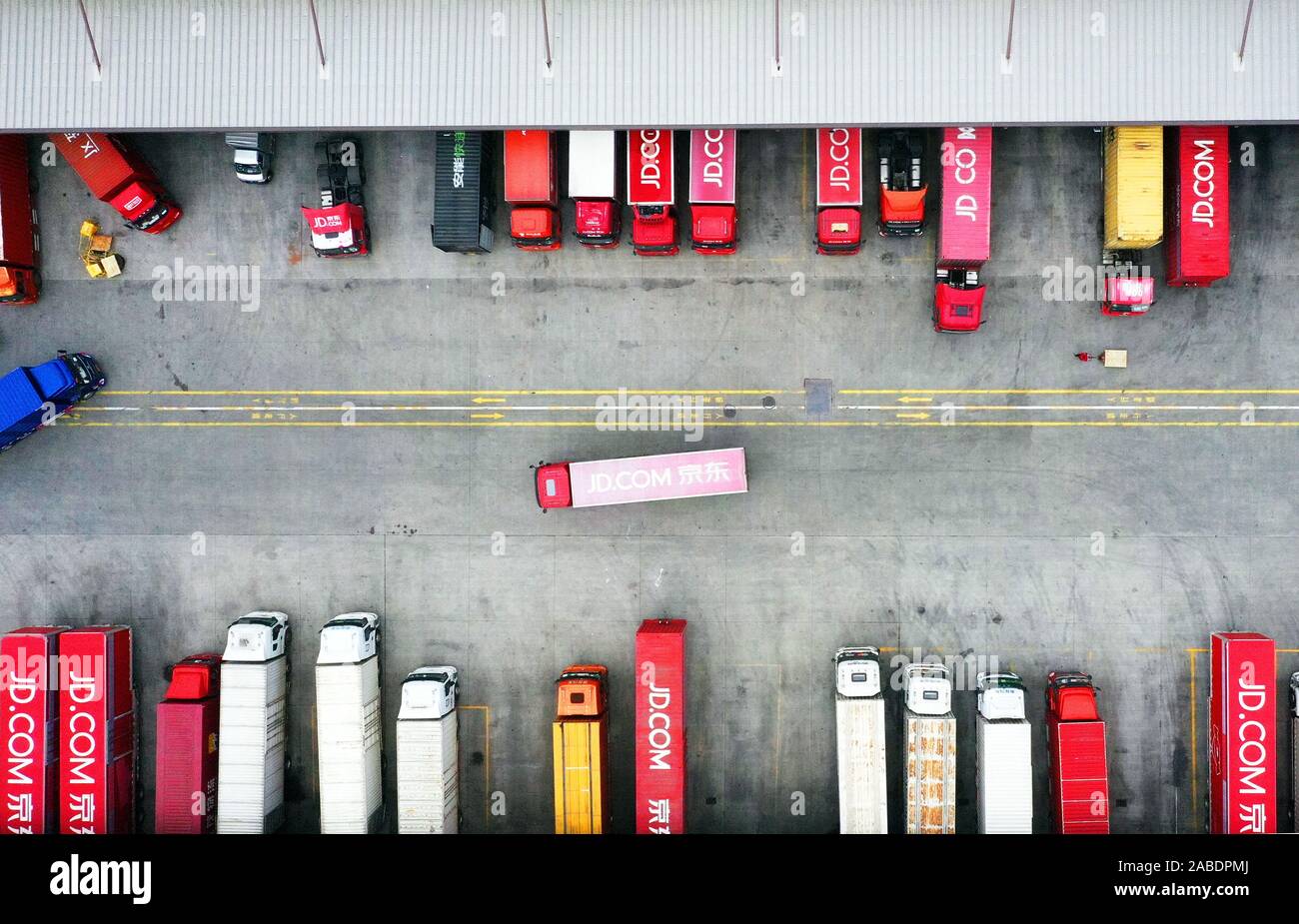 Sorting center hi-res stock photography and images - Alamy