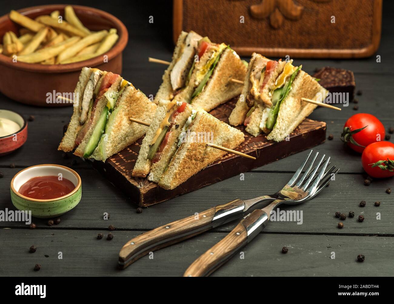 Small portions table hi-res stock photography and images - Alamy