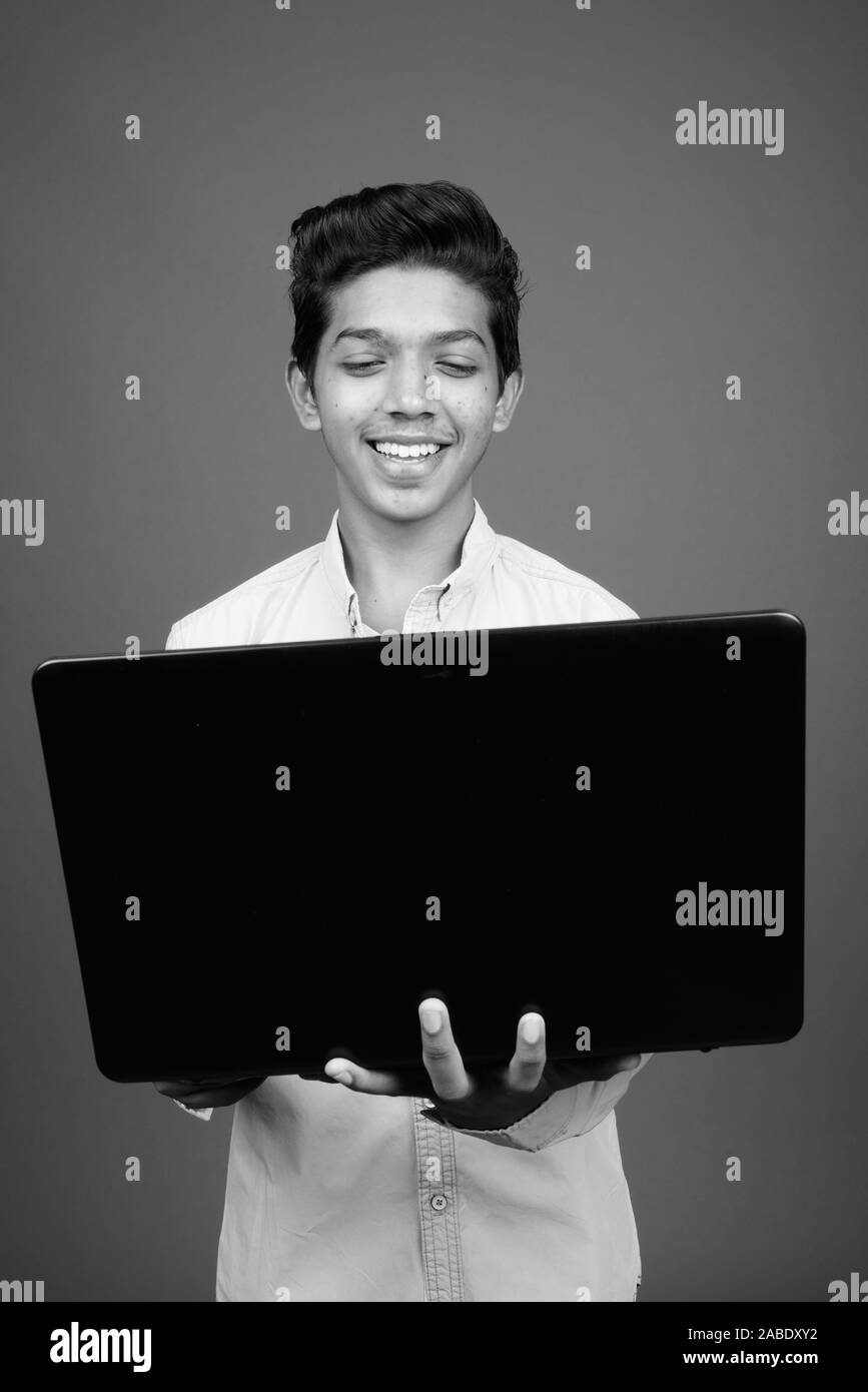 Boy looking at computer hi-res stock photography and images - Alamy