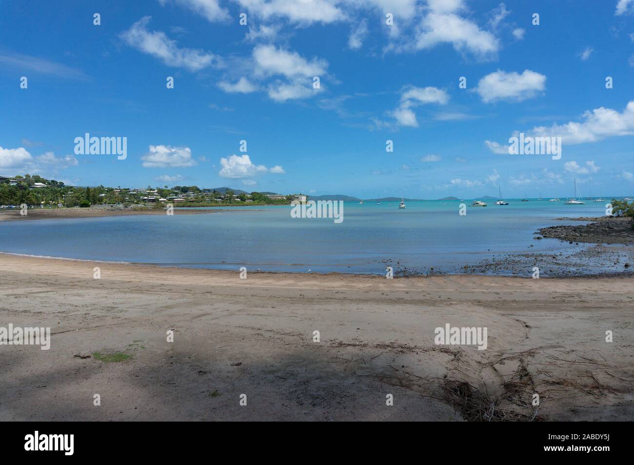 Airlie beach on sunny day with turquoise blue water. Queensland ...