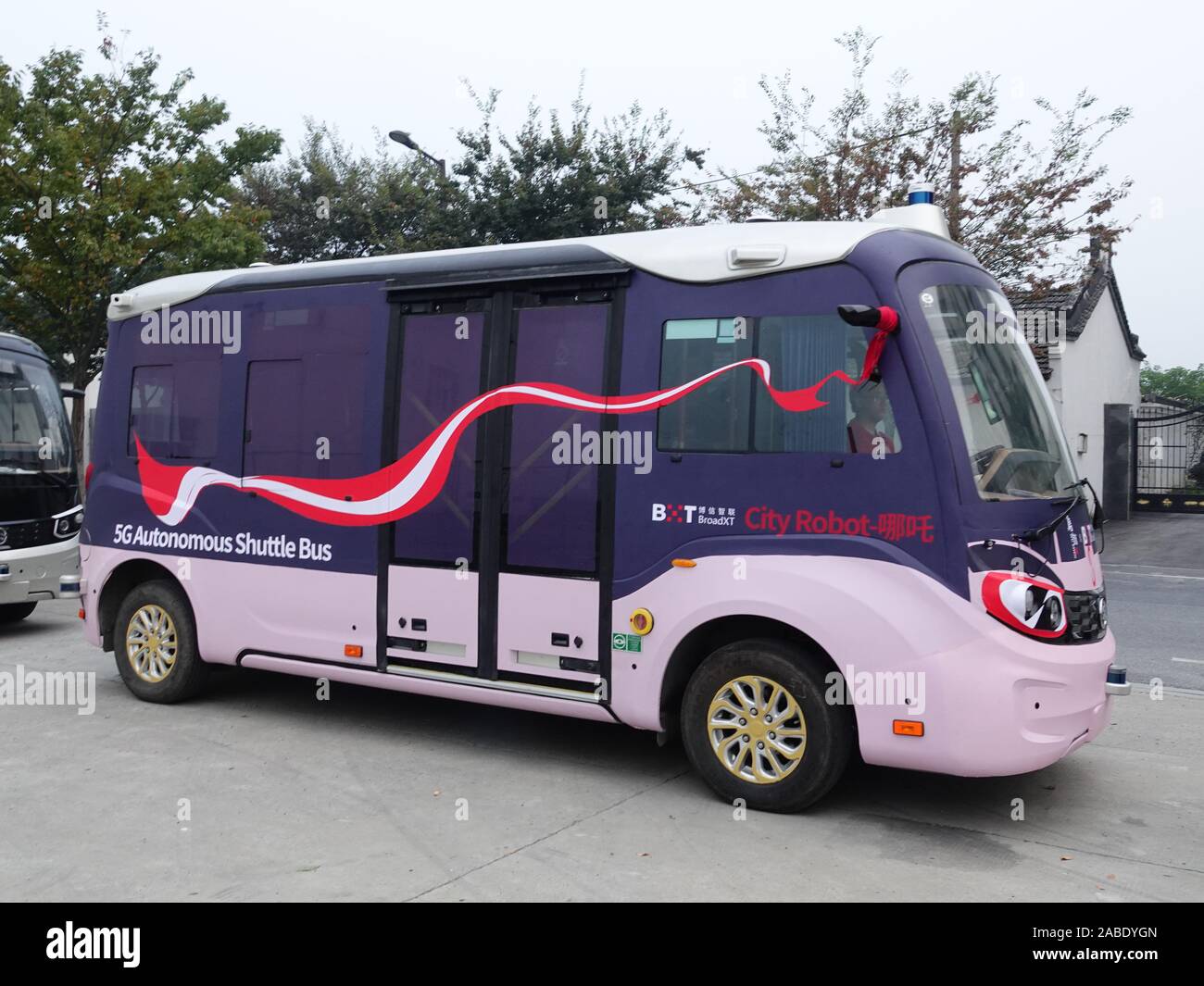 Self driving shuttle buses hi-res stock photography and images - Alamy