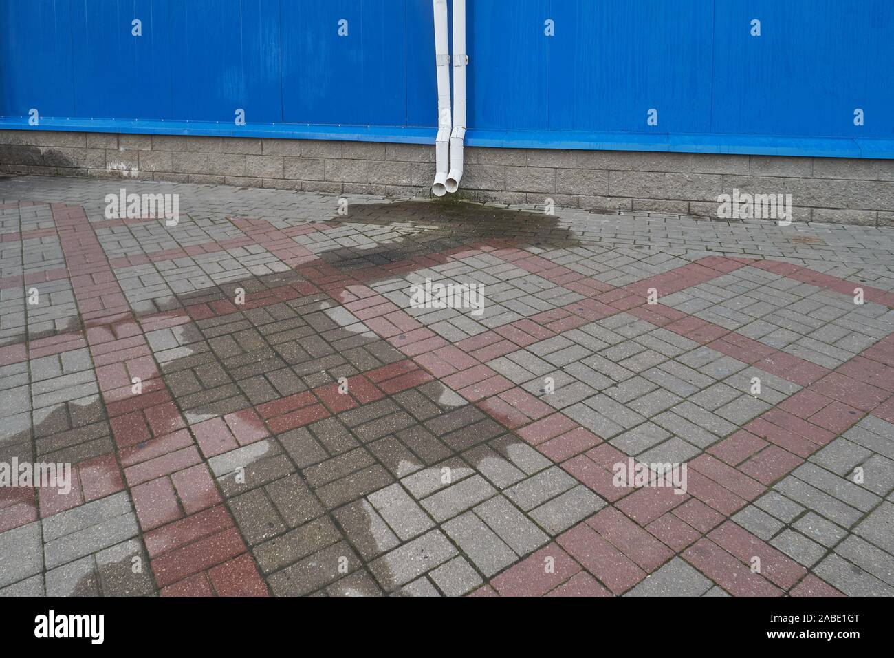 Downspout drain hi-res stock photography and images - Alamy