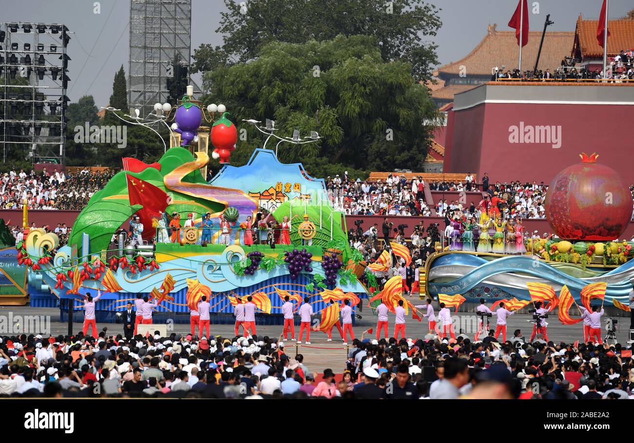 Floats of different cities and provinces pass by Tian'anmen Square ...