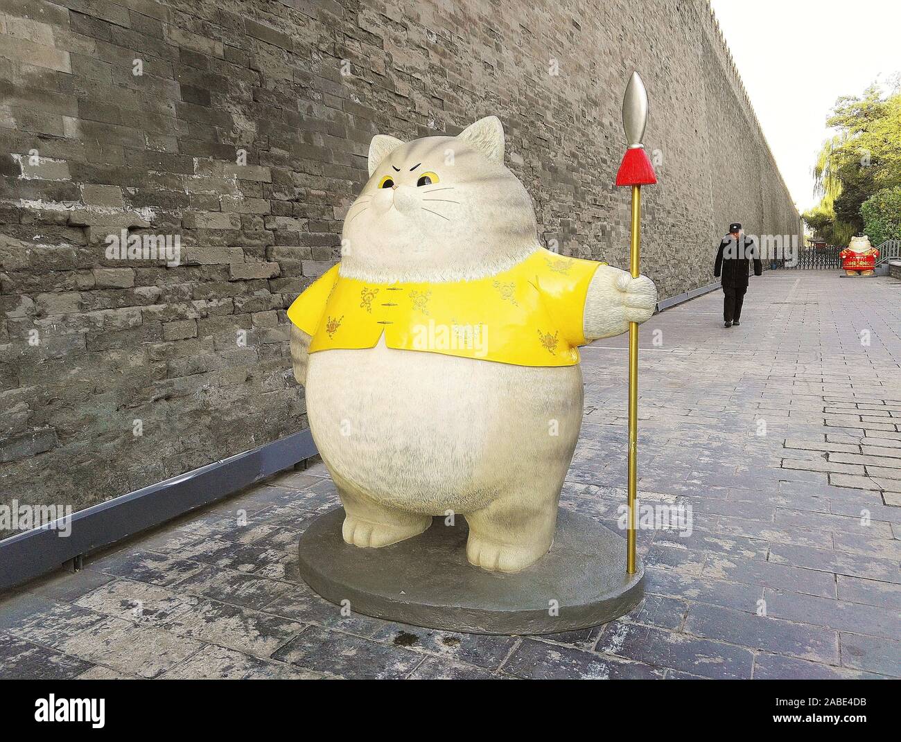 Cute giant cats were put at the Shenwu Gate of the Forbidden City in ...