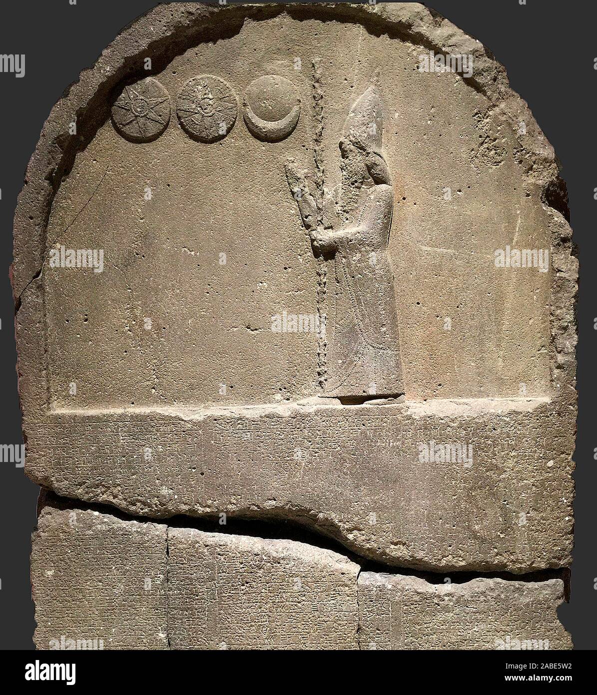 6531. Stele of King Nabonidus of Babylon, praying to the moon, sun and ...