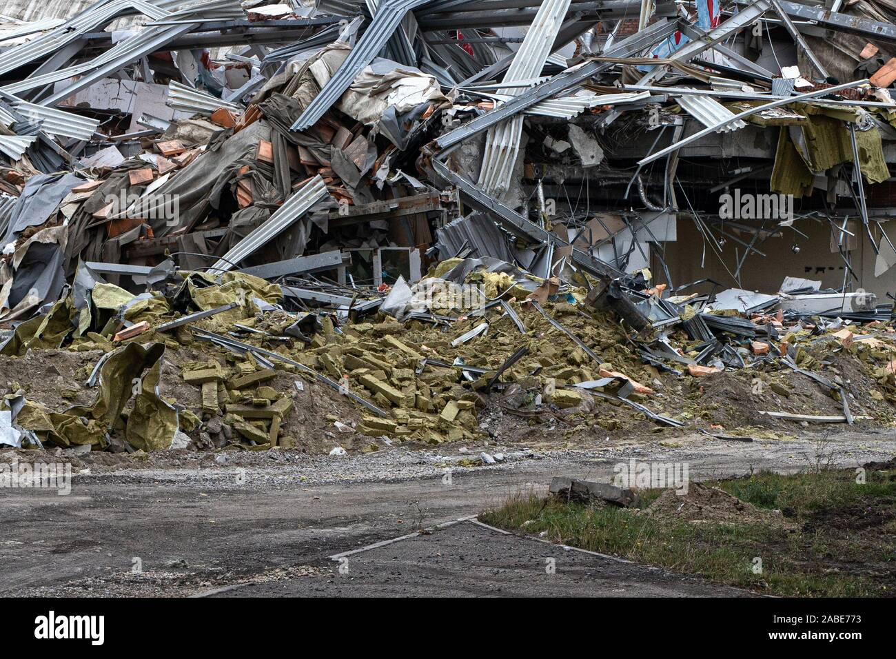 Destroyed concrete pillar hi-res stock photography and images - Alamy