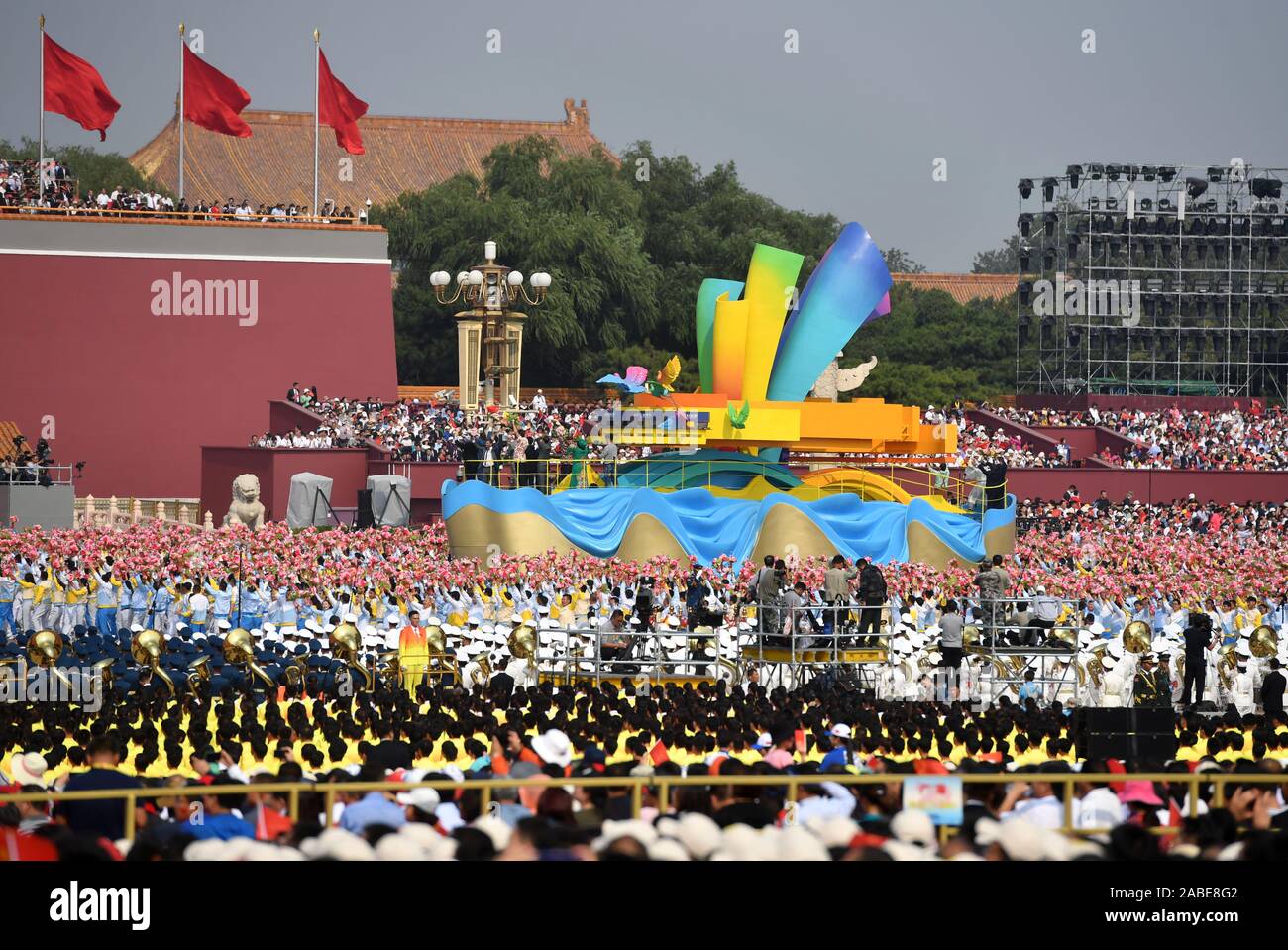 Floats of different cities and provinces pass by Tian'anmen Square ...