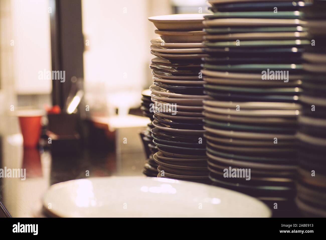 Dirty plates kitchen table hi-res stock photography and images - Alamy