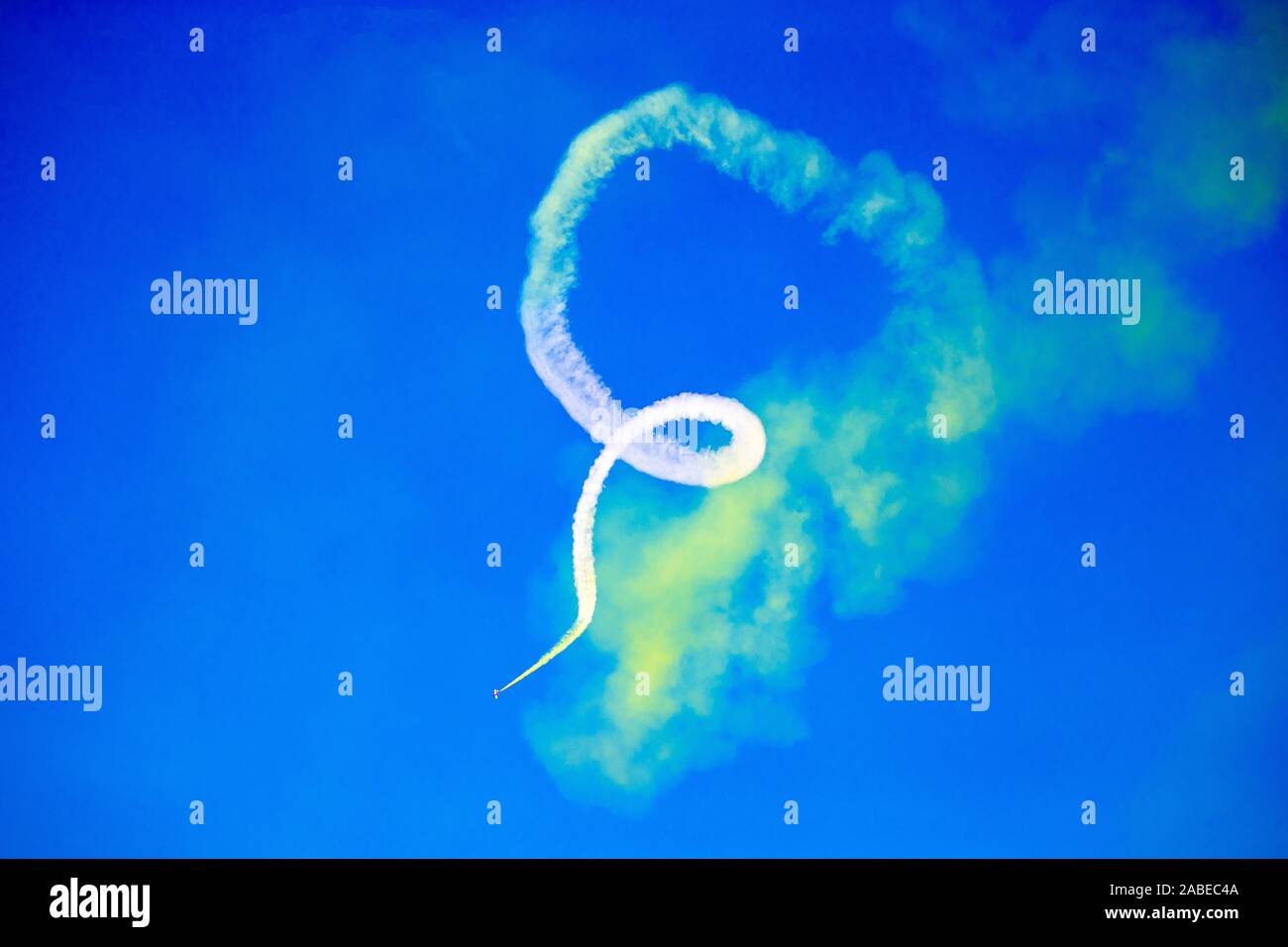 China's PLAAF Red Falcon Air Demonstration Team performes at Aviation ...
