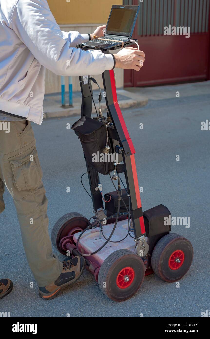 The GPR is a noninvasive method used in geophysics. It is based on the ...