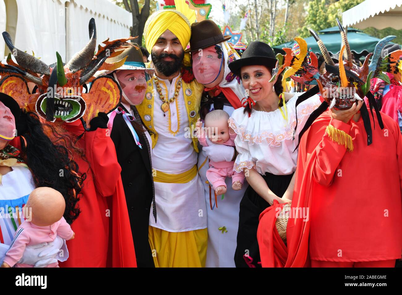 Ecuadorian artisits of Cuniburo Cultura dressed up in dance customes ...