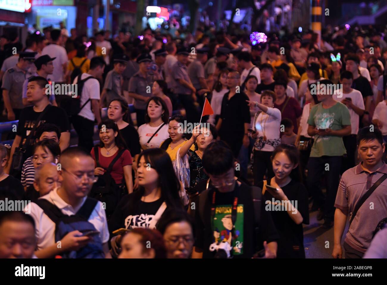 Millions of tourists from all over the country during the National Day holiday crowd to limited ...
