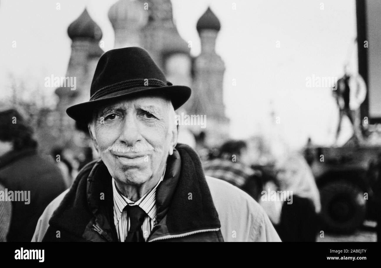 THE SAINT, producer Richard Brown on set, 1997, © Paramount/courtesy ...