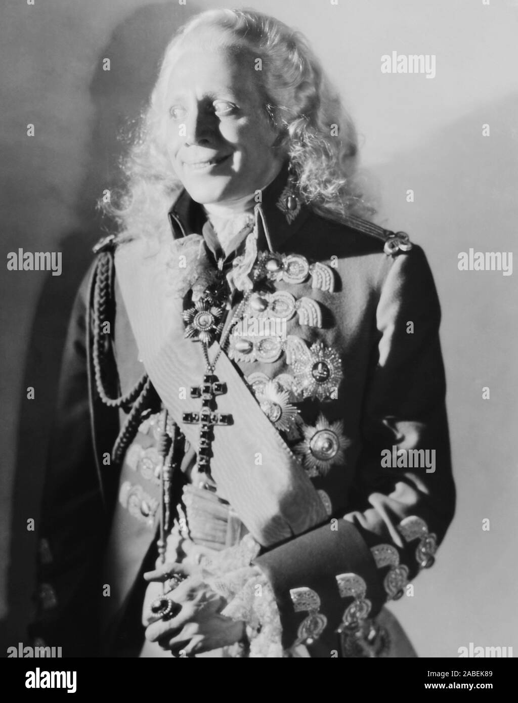 THE SCARLET EMPRESS, Sam Jaffe, 1934 Stock Photo - Alamy