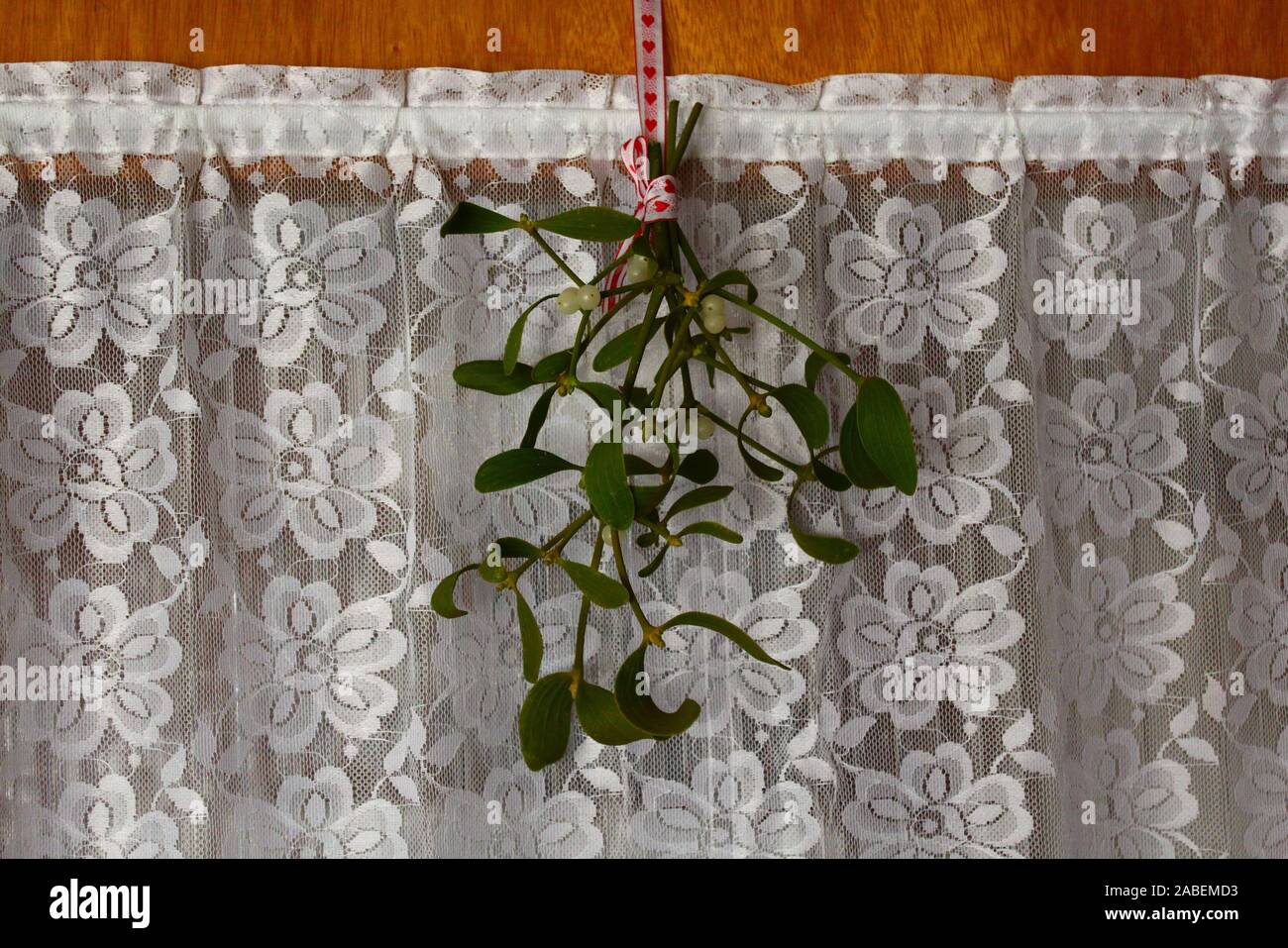 The picture shows a mistletoe on a door Stock Photo - Alamy