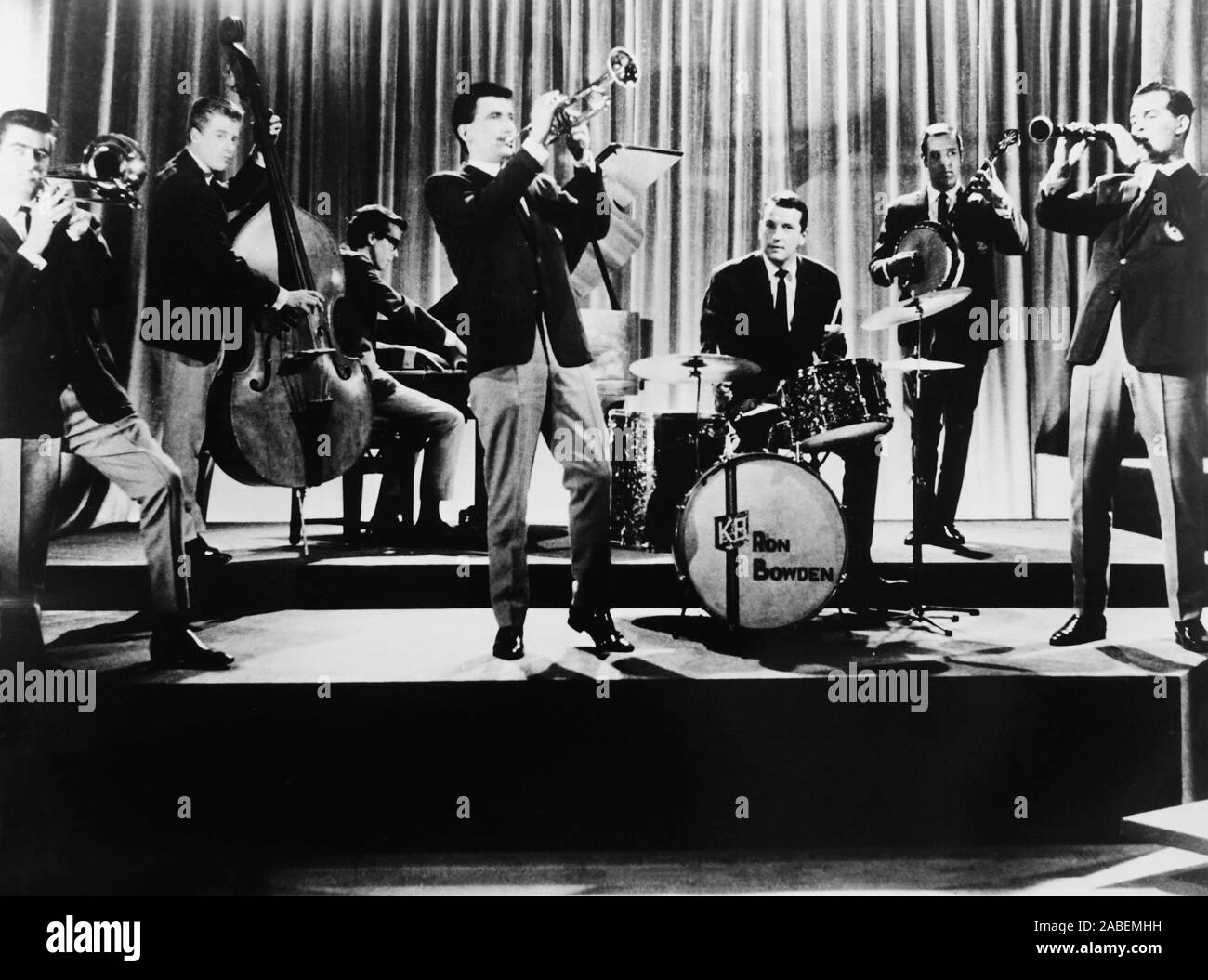 SING AND SWING, (aka LIVE IT UP!), Kenny Ball and His Jazzmen, John ...