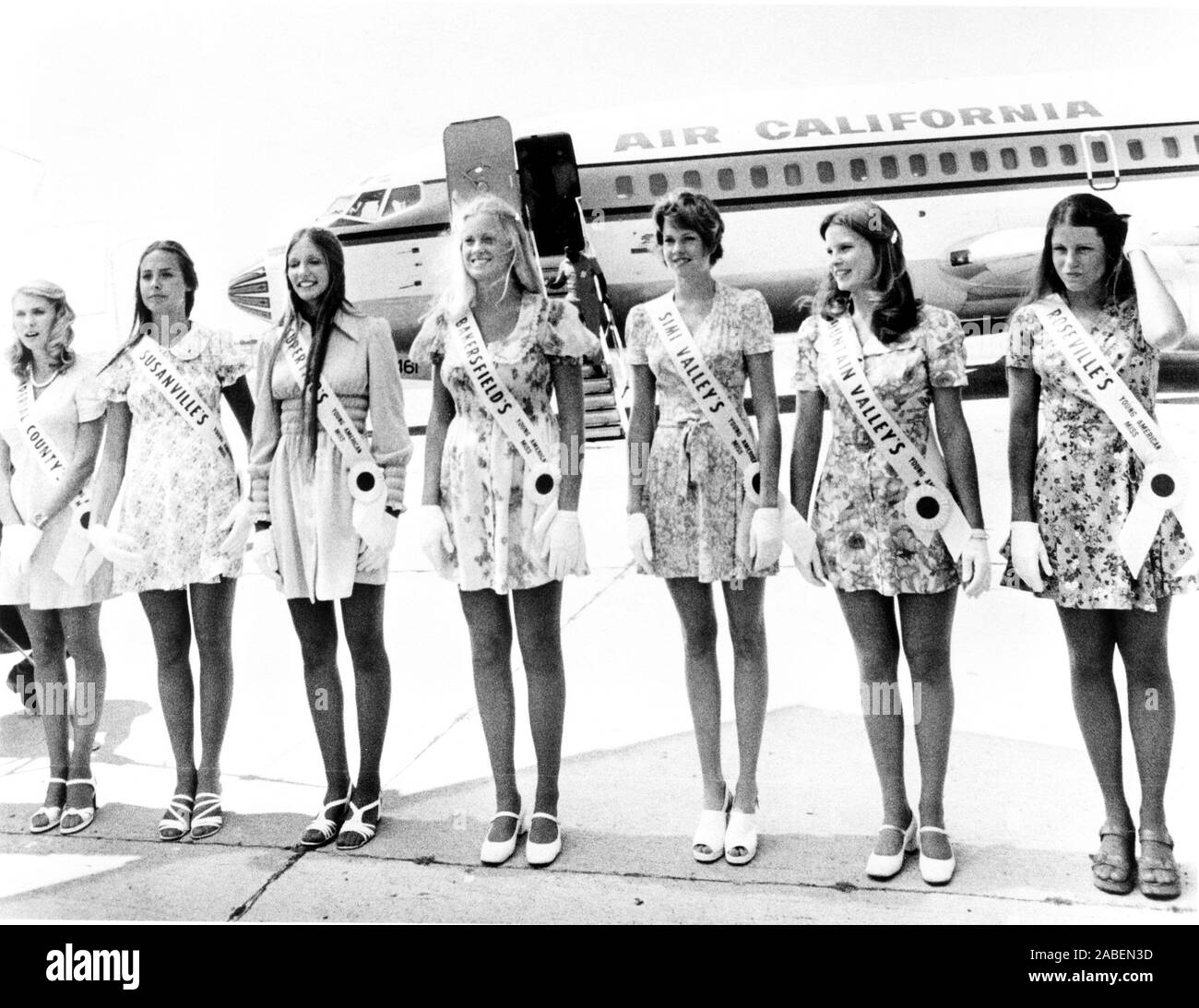 SMILE, Melanie Griffith (third from right), 1975 Stock Photo - Alamy