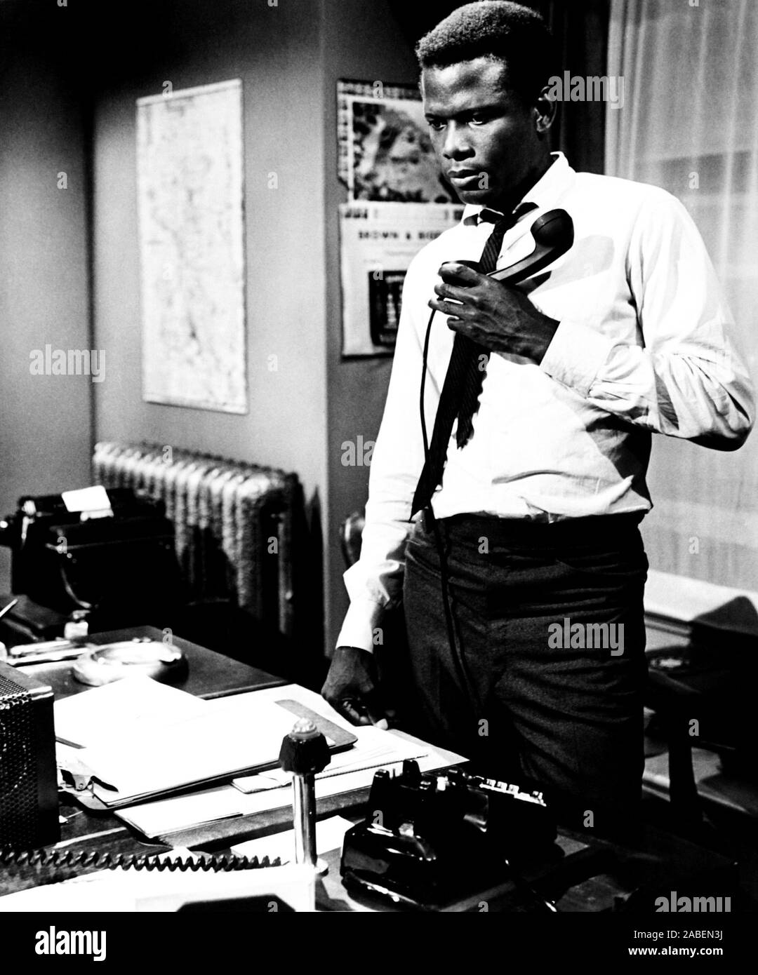THE SLENDER THREAD, Sidney Poitier, 1965 Stock Photo - Alamy