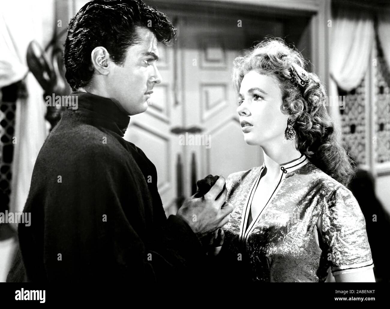 SON OF ALI BABA, from left, Tony Curtis, Piper Laurie, 1952 Stock Photo ...