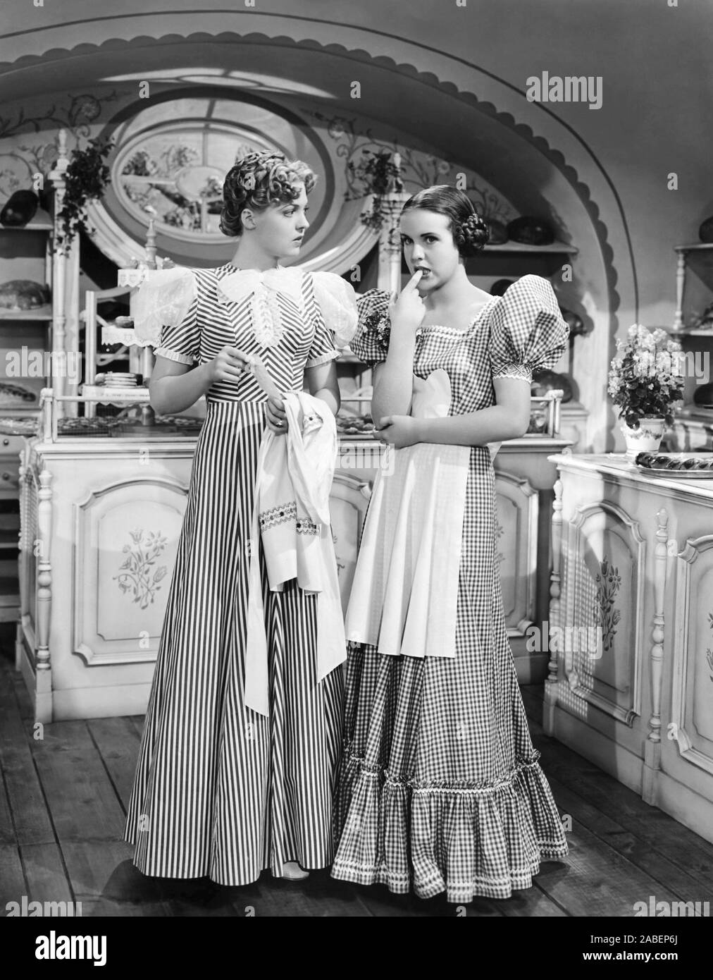 SPRING PARADE, from left: Anne Gwynne, Deanna Durbin, 1940 Stock Photo ...