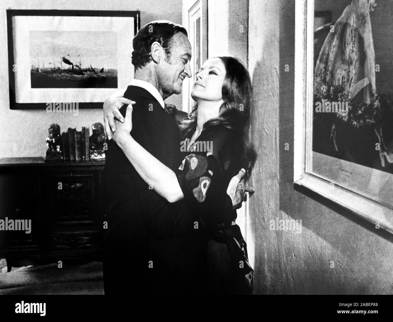 THE STATUE, from left, David Niven, Virna Lisi, 1971 Stock Photo - Alamy