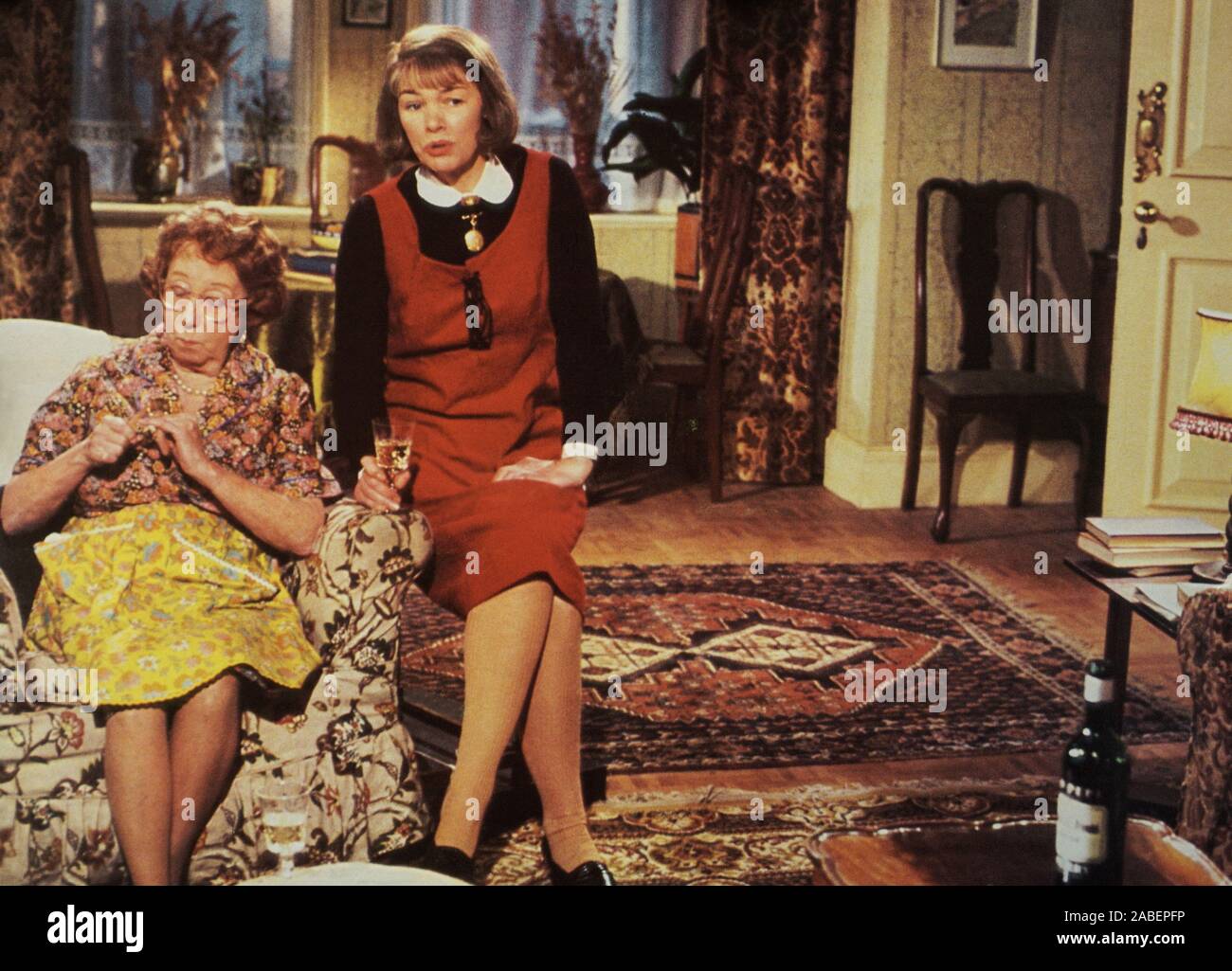 STEVIE, from left: Mona Washbourne, Glenda Jackson, 1978. ©First ...