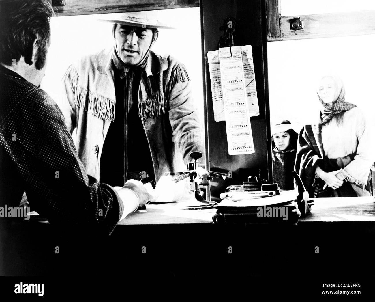 THE STALKING MOON, from left, Lou Frizzell, Gregory Peck, Noland Clay ...