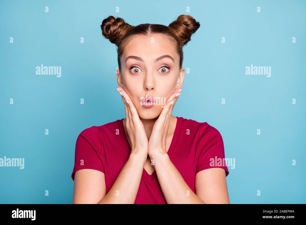 Close up photo of impressed shocked pretty teen girl hear incredible ...