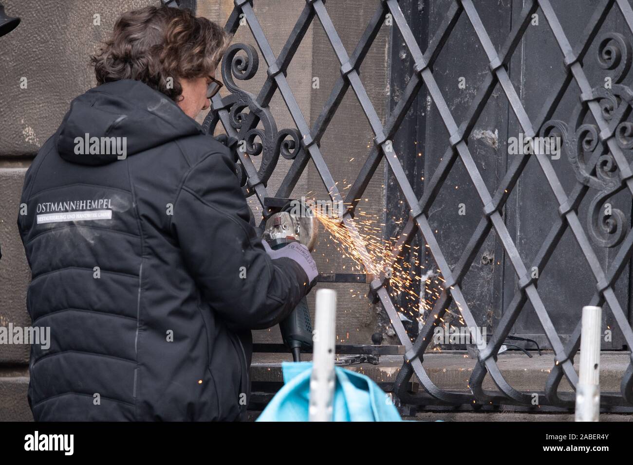 Dresden, Germany. 27th Nov, 2019. An employee of a restoration company ...
