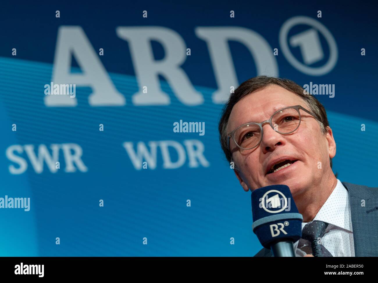 Ard press conference of the year hi-res stock photography and images ...