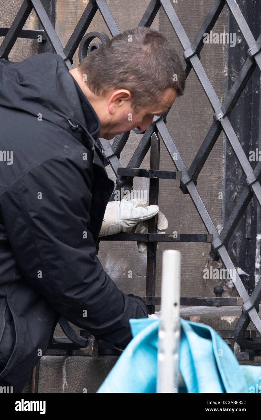 Dresden, Germany. 27th Nov, 2019. An employee of a restoration company ...