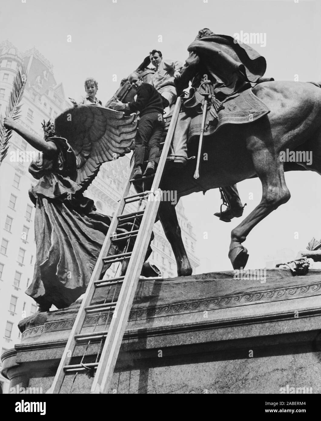 SWEET CHARITY, from left: Shirley MacLaine, director Bob Fosse (on ...