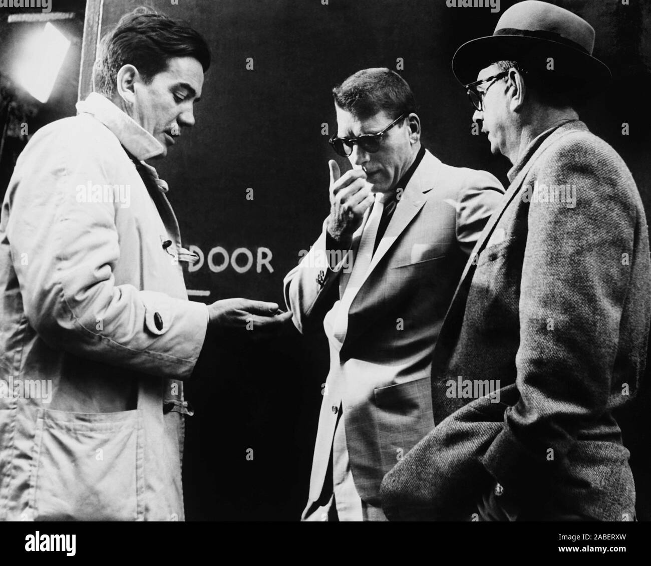 SWEET SMELL OF SUCCESS, from left: director Alexander Mackendrick, Burt ...