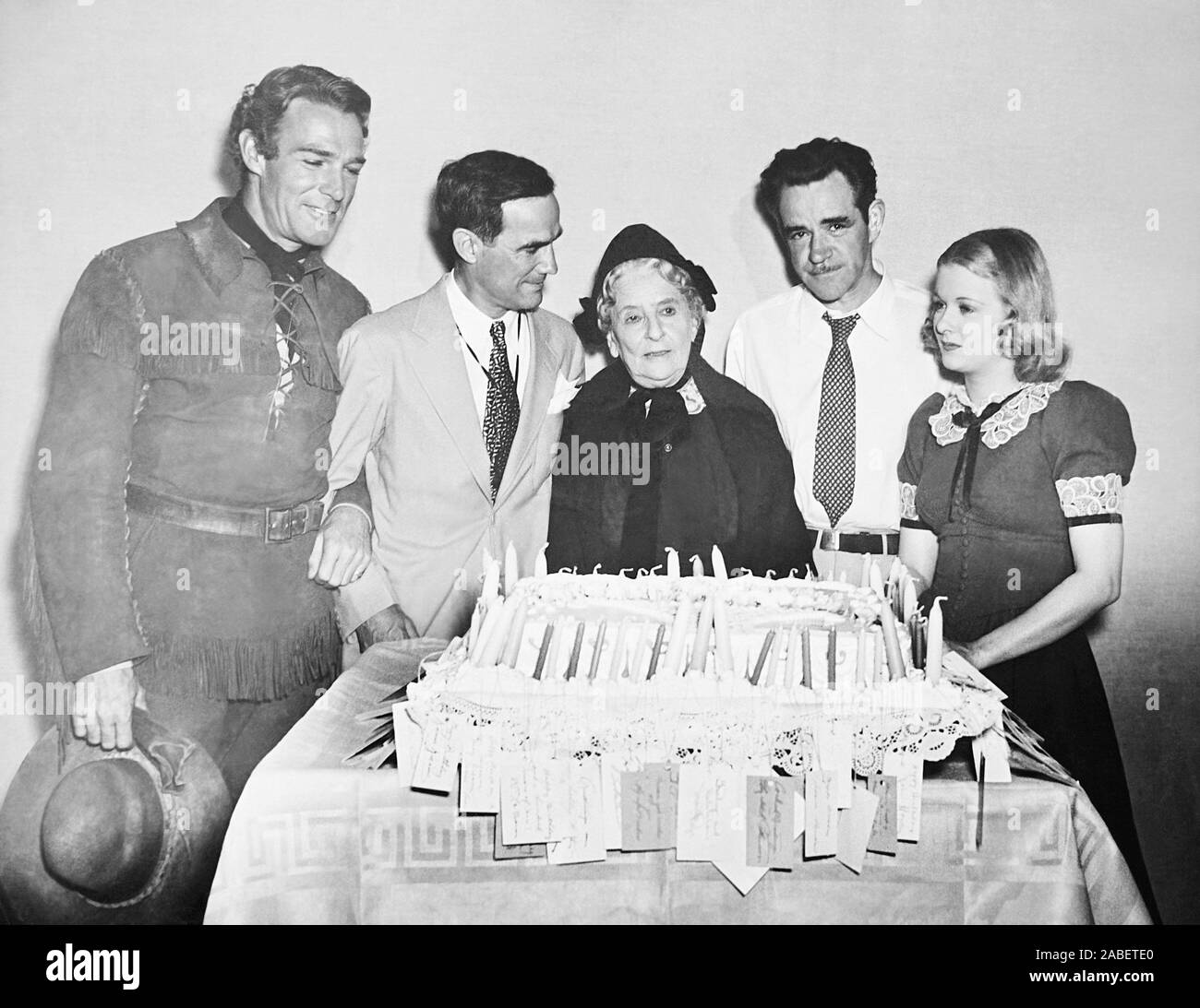 THE TEXANS, from left: Randolph Scott, producer Lucien Hubbard, May ...