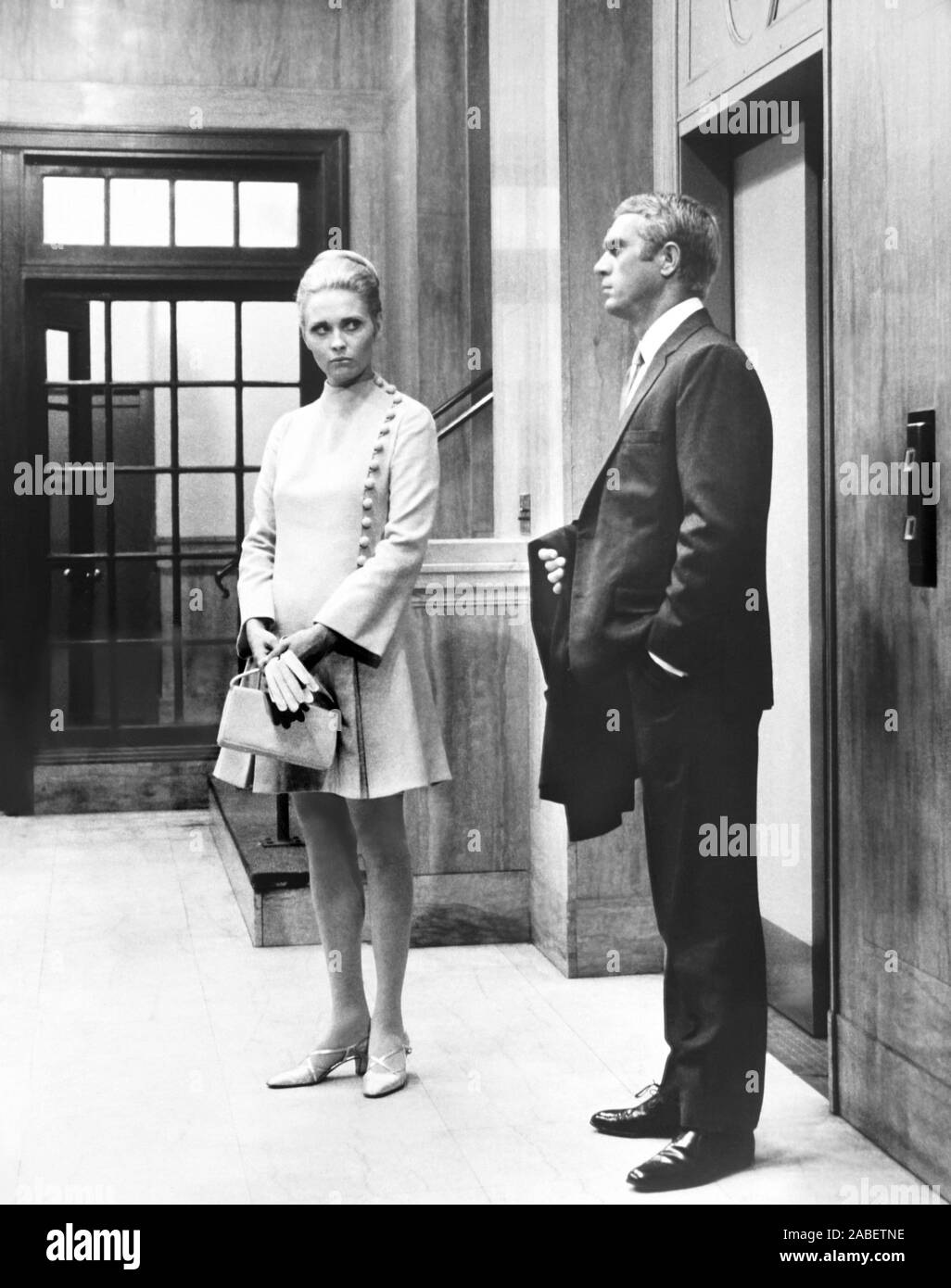 THE THOMAS CROWN AFFAIR, from left, Faye Dunaway (in an outfit by ...