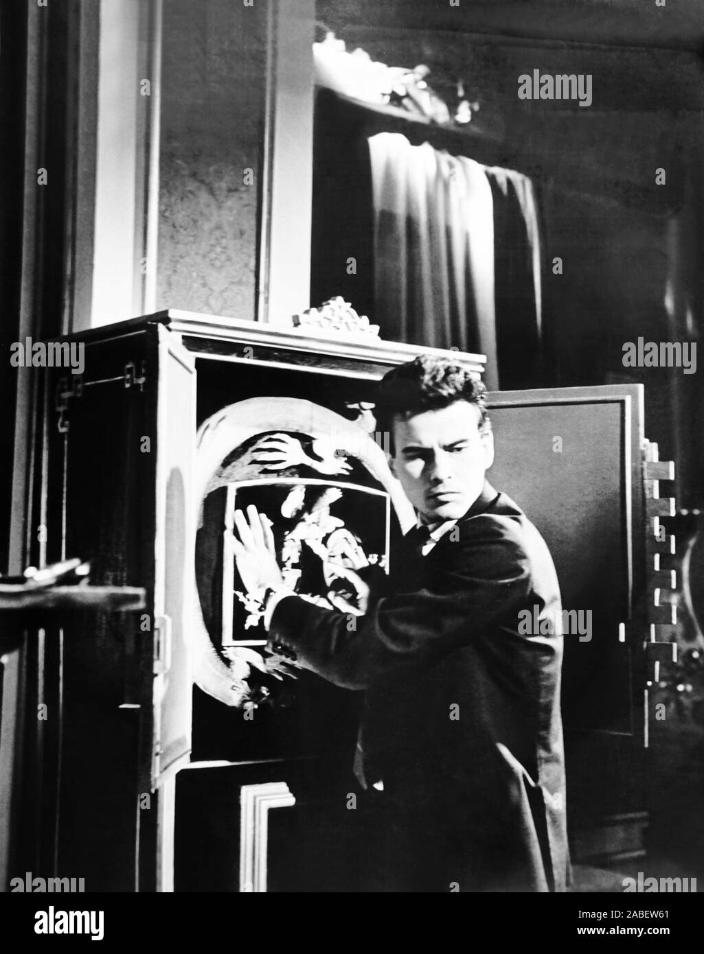 THAT MAN IN ISTANBUL, (aka ESTAMBUL 65), Horst Buchholz, 1965 Stock ...