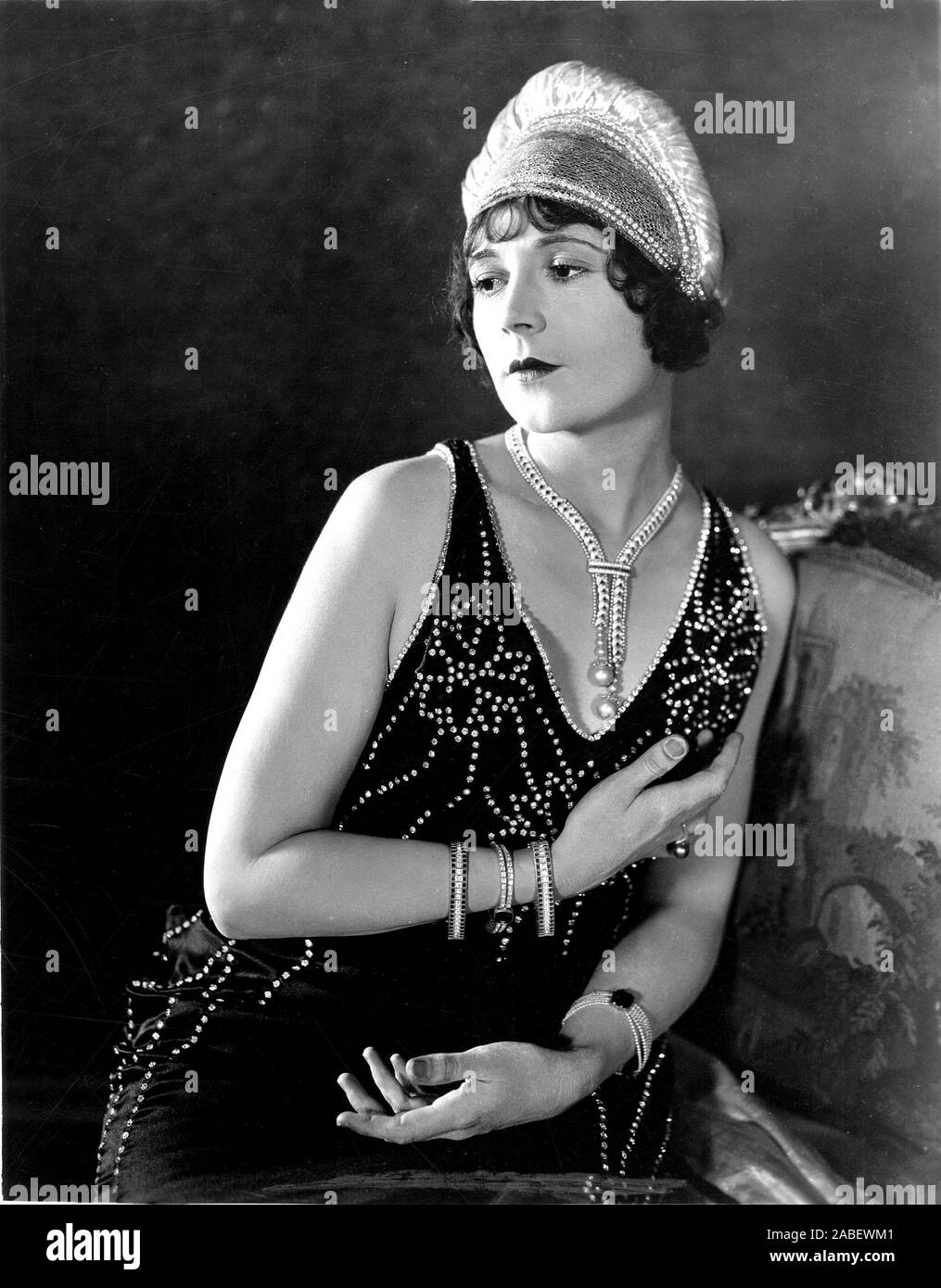 THREE WEEKS IN PARIS, Dorothy Devore, 1925 Stock Photo - Alamy